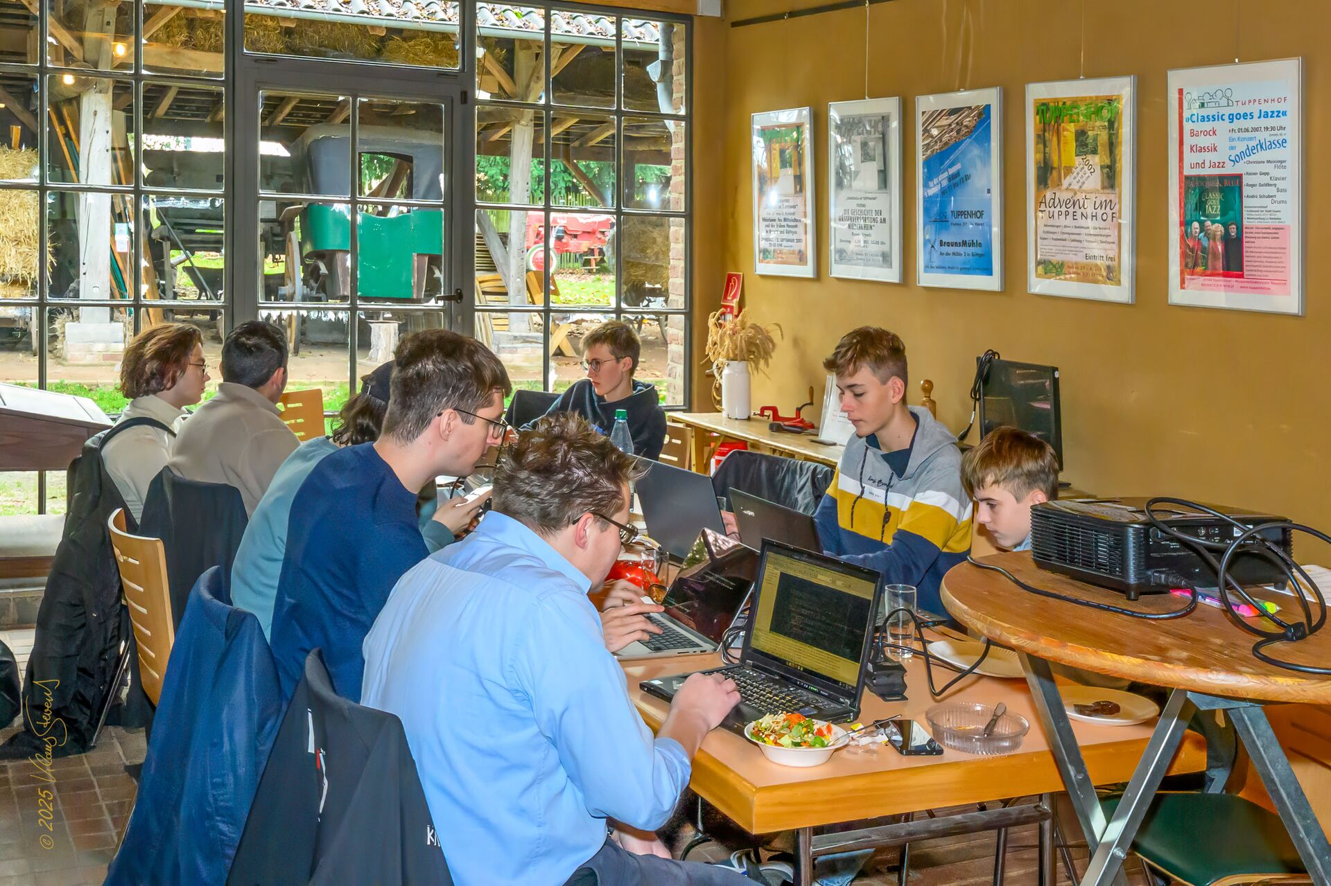 Hightech im Kuhstall: Wenn Code auf Kultur trifft - Tuppenhof in Kaarst ...